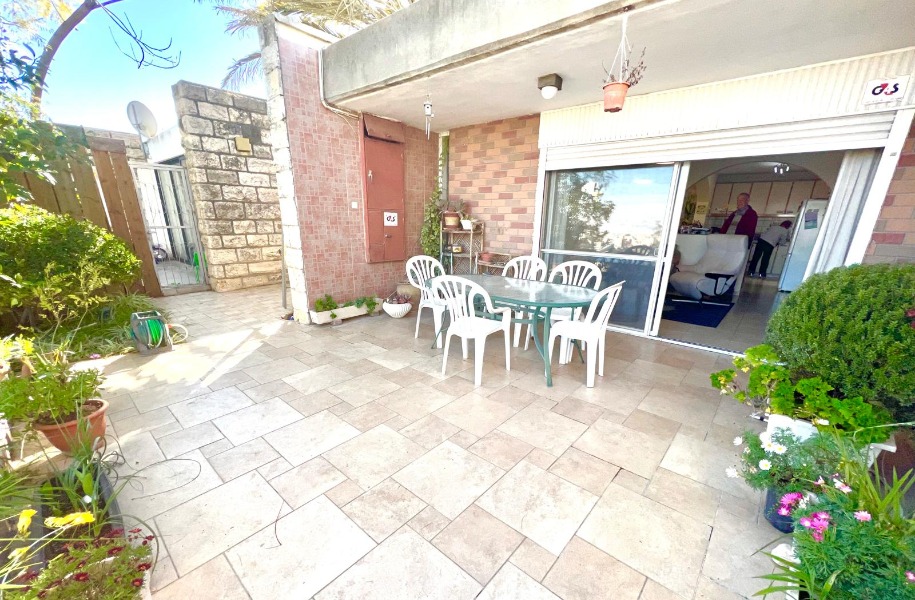 Mevo Mevo Hama'avak Garden Home ! French Hill - Lovely 5 Room ,Quiet ...