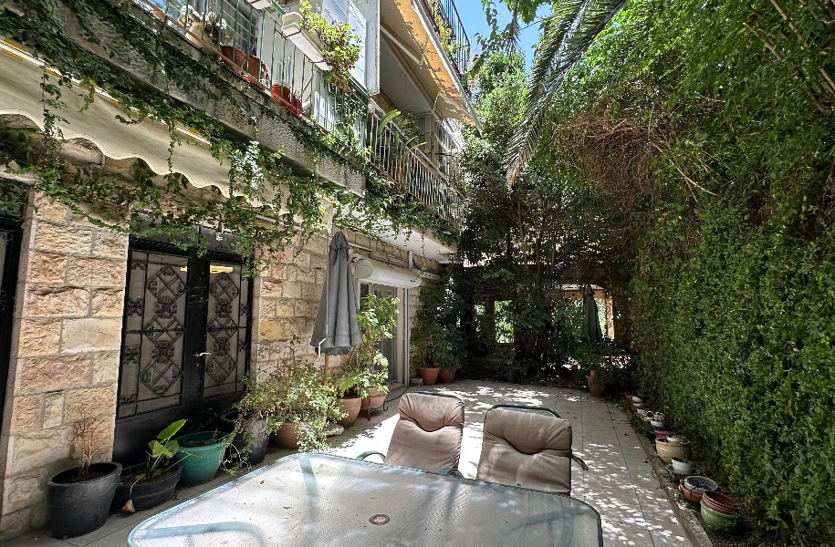 Garden Apartment 5 Luxurious Rooms In The Green Beit Hakerem ...