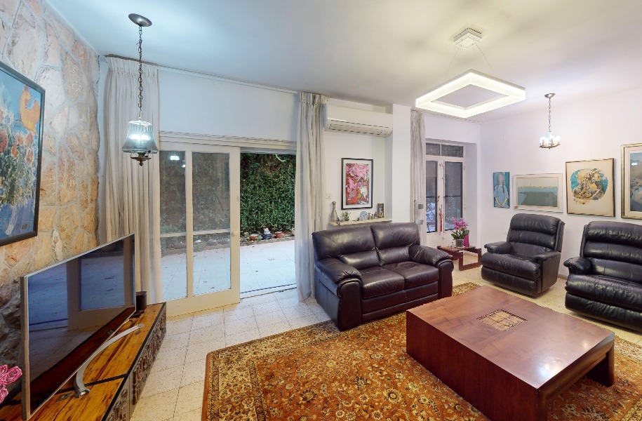 Garden Apartment 5 Luxurious Rooms In The Green Beit Hakerem ...